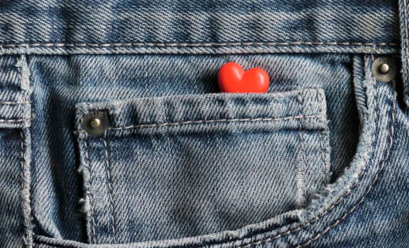 Para que serve o bolso pequeno da calça jeans? Descubra a história ...
