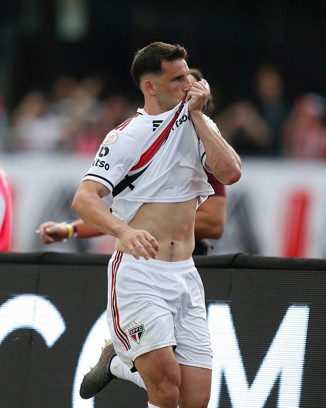 Calleri revela momento difícil na vida pessoal: 'fiz dois gols e não me ...