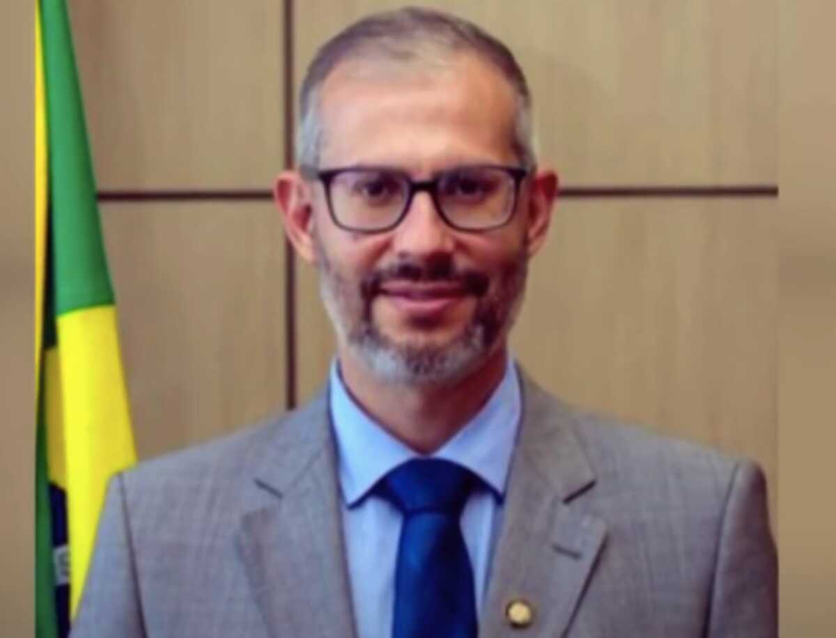 Victor Veiga, ministro que assumiu o MEC, também esteve com pastores ...