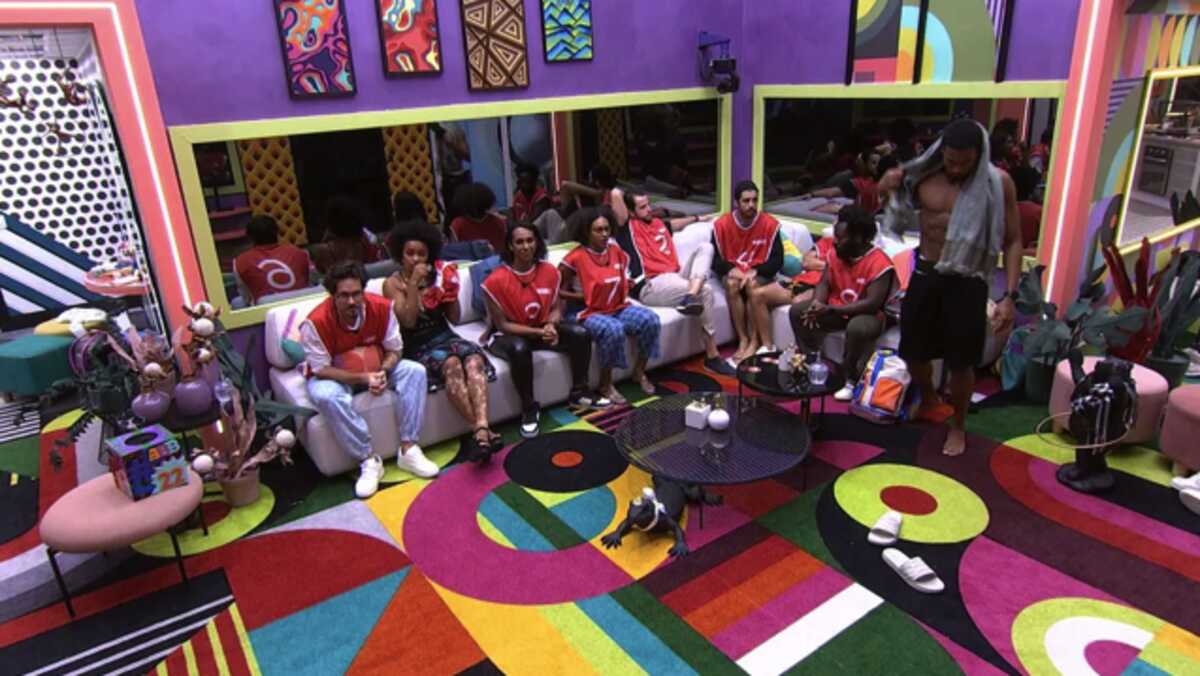 Madrugada do BBB tem shows e clima de despedida entre os participantes ...