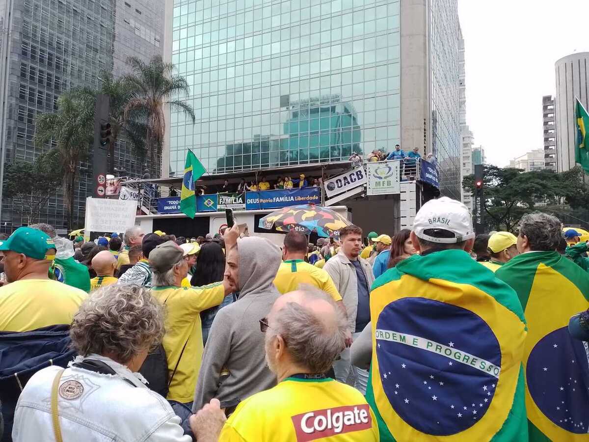 Bolsonaristas enchem metrô a caminho da avenida Paulista; assista ...