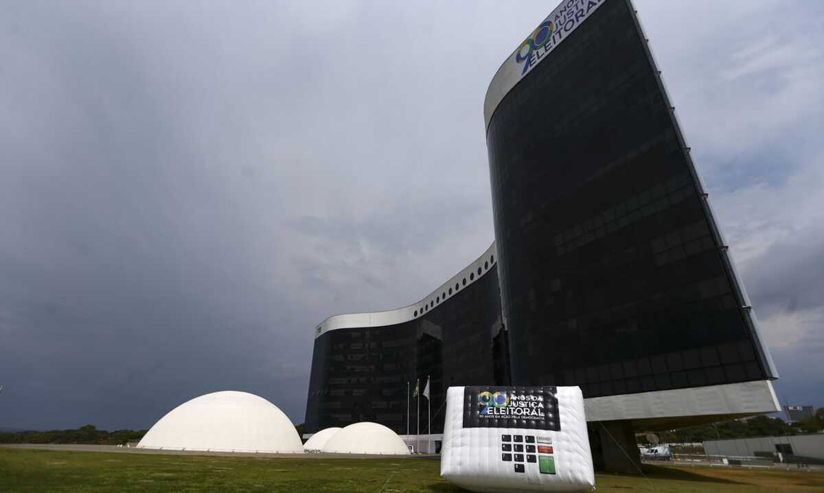 TSE manda remover vídeos que relacionam PT a kit erótico nas escolas ...