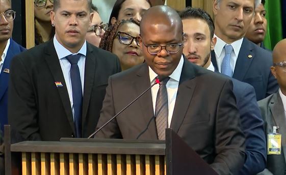 Silvio Almeida toma posse e diz que criará plano de proteção a ...