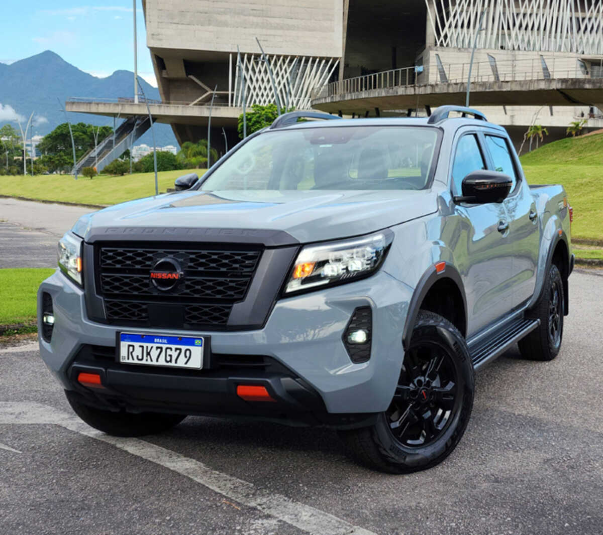 Picape Nissan Frontier Pro-4X é para o off road e para a cidade ...