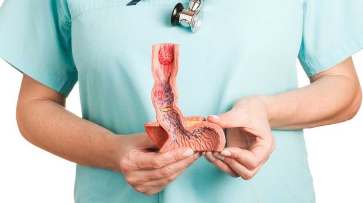 Sensação de comida presa na garganta e dor no peito acendem alerta para ...