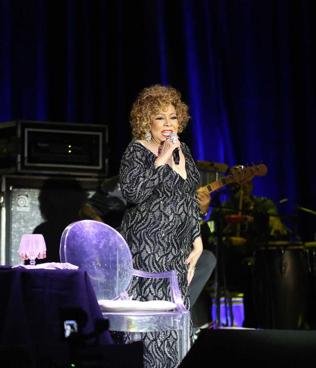 Alcione comemora 50 anos de carreira em show em São Paulo; veja como ...