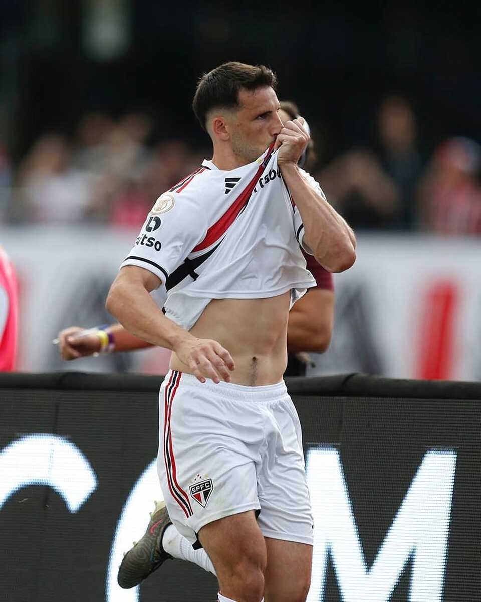 Calleri revela momento difícil na vida pessoal: 'fiz dois gols e não me ...