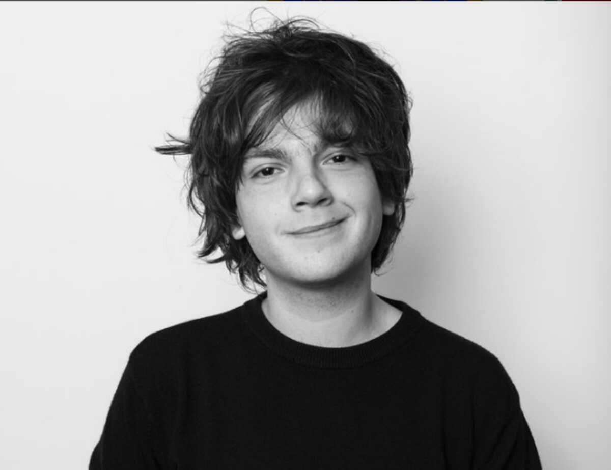 Ian Uviedo: Escritor lança 'Dois por Engano' na livraria Ponta de Lança ...