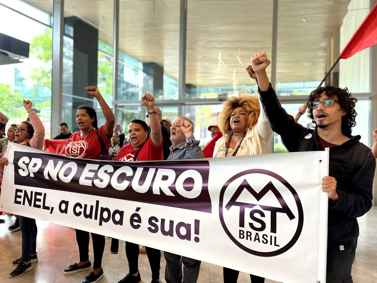 MTST faz manifestação em frente à sede da Enel contra apagão em SP ...