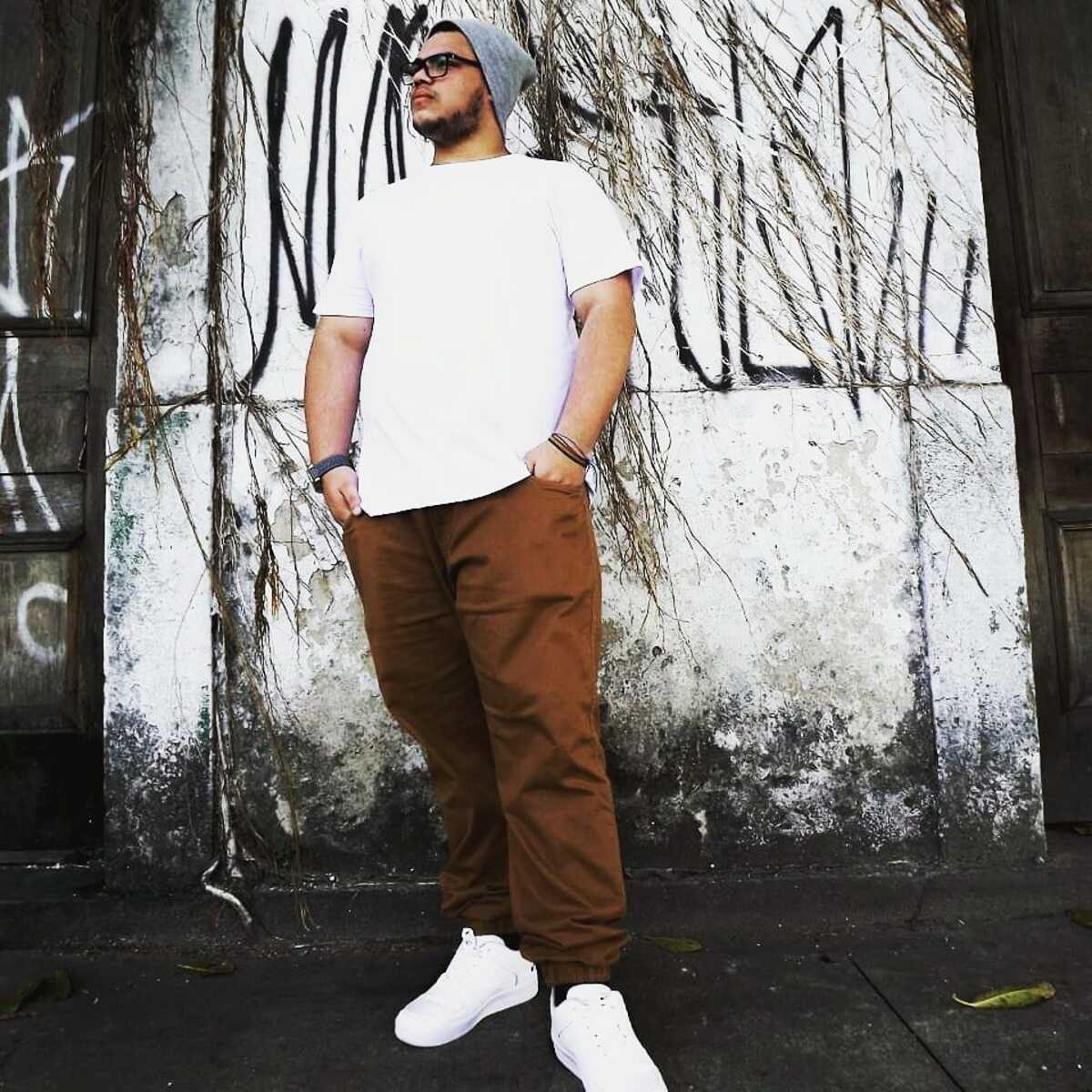 Rapper santista busca holofotes para ajudar a cena musical da Baixada ...