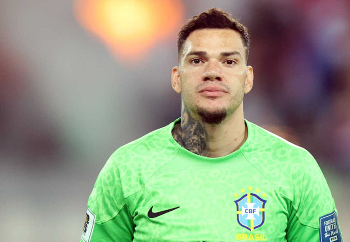 Brasileiro Ederson é eleito o melhor goleiro do mundo; Guardiola leva ...