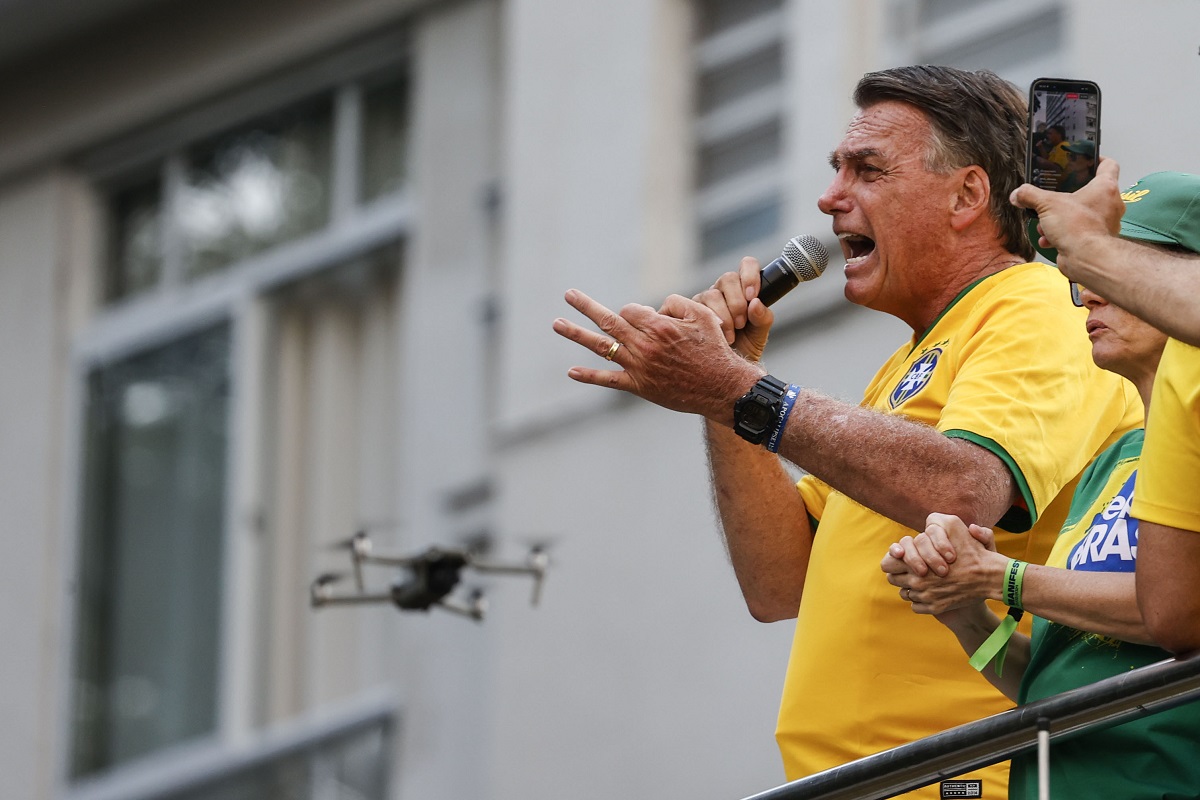 Inelegível, Bolsonaro lidera corrida eleitoral para 2026 - Gazeta de ...