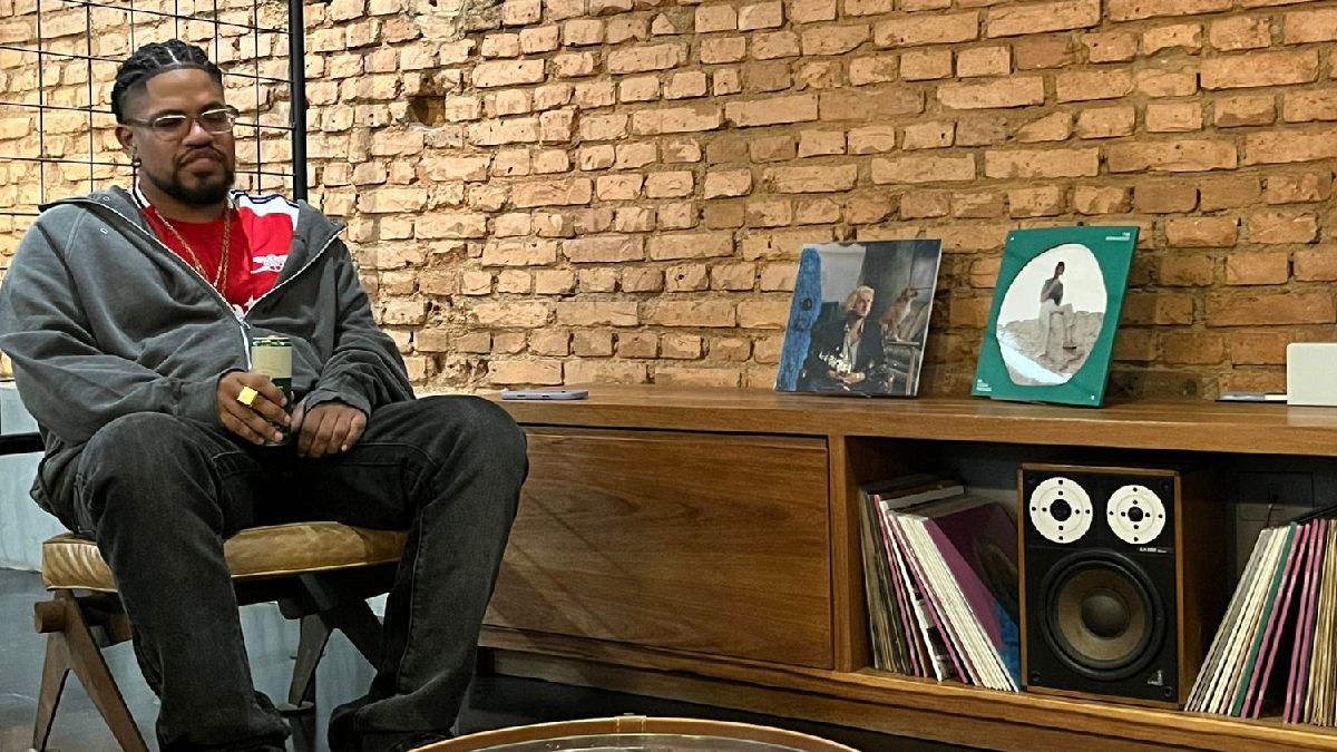 Luccas Carlos lança álbum que mistura rap, trap e house music nesta ...