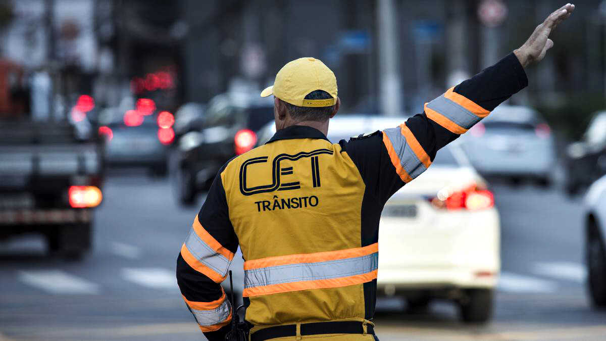 Agente da CET é preso após bater viatura bêbado em São Paulo - Gazeta de São Paulo
