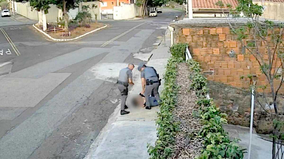 PM agride dona de casa com soco no rosto durante abordagem; veja vídeo ...