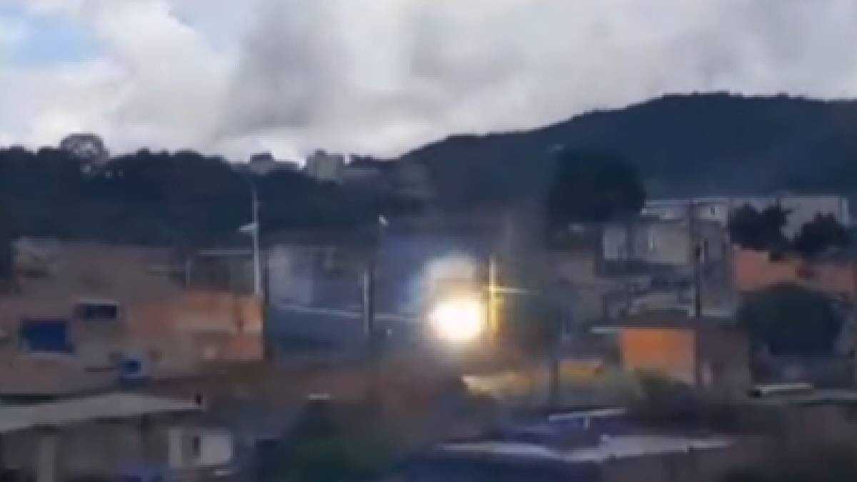 'Explosão' em trem assusta passageiros; veja vídeo - Gazeta de São Paulo