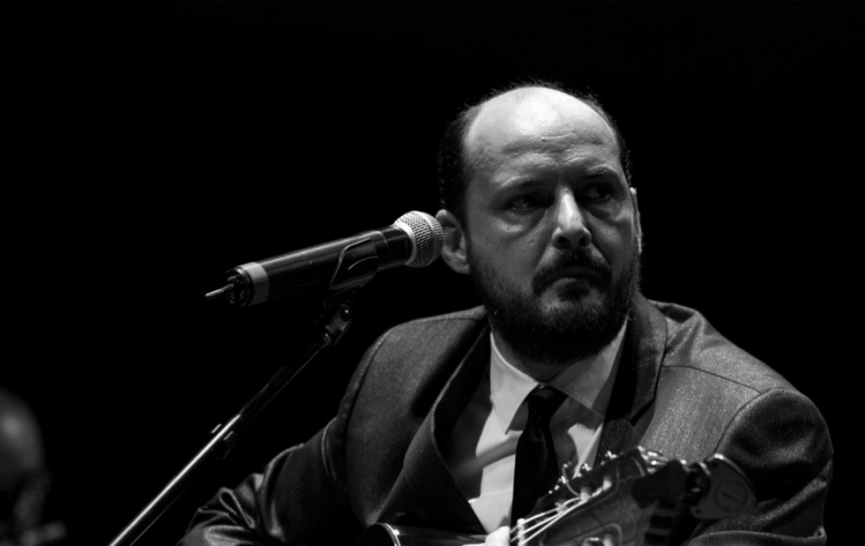 Douglas Germano lança Memorial, em que canta o terror, a esperança e a ...