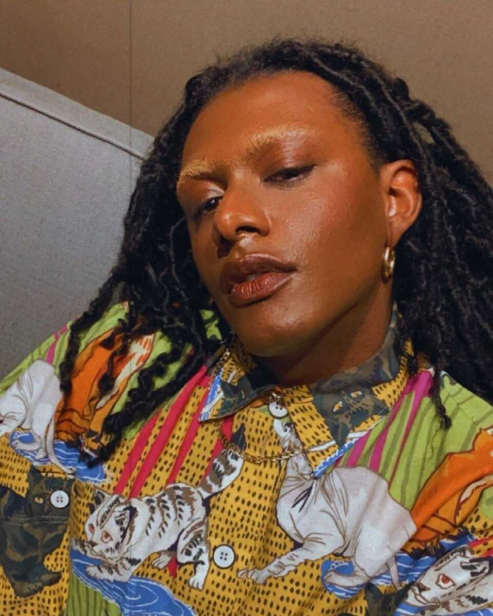 Liniker se diz cansada de ser reduzida a uma mulher trans e lança ...